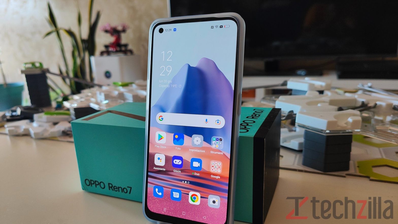 Recensione OPPO Reno 7: il ritorno del microscopio nella fascia media ...
