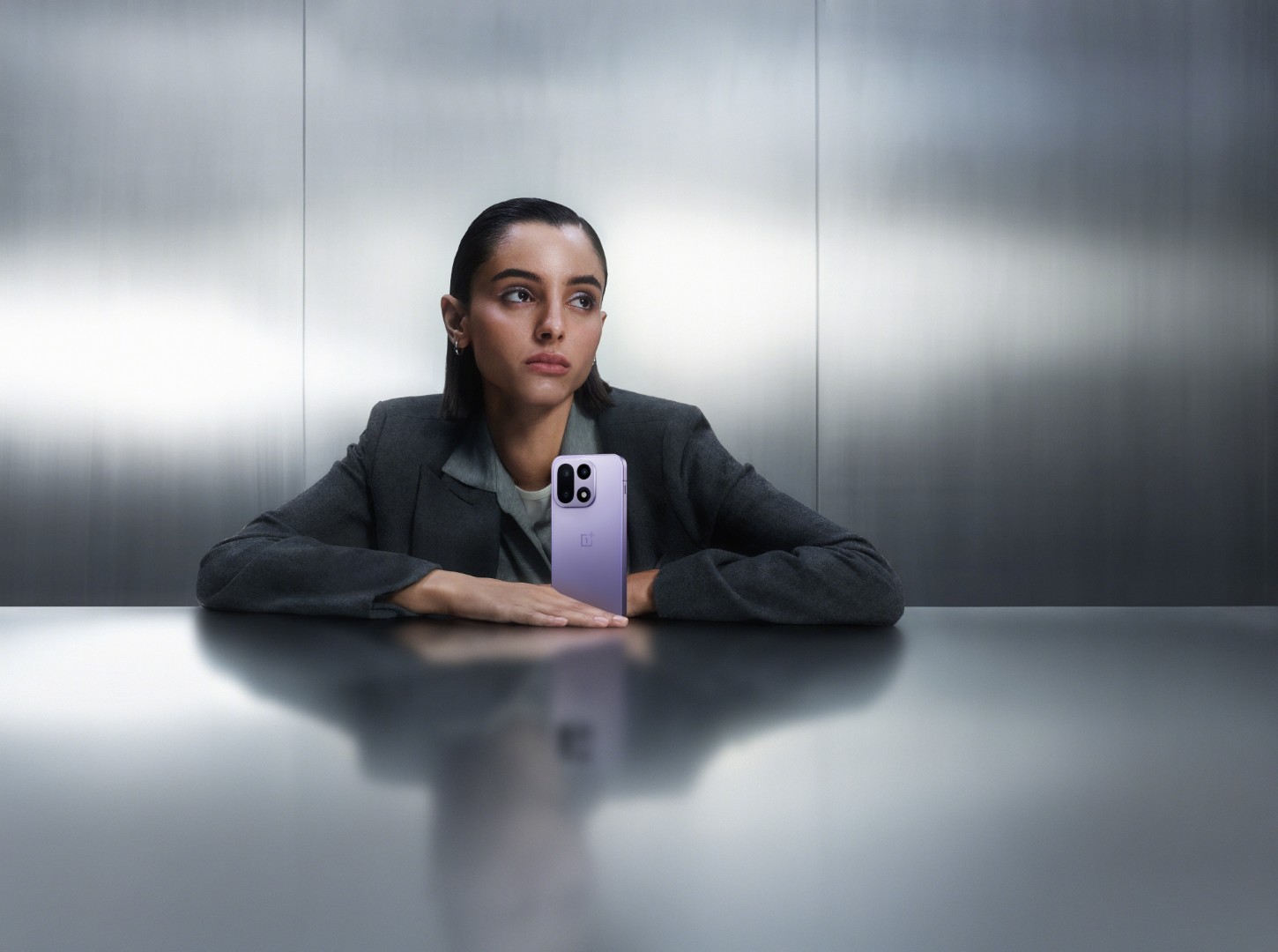 OnePlus 15 è ufficiale: Snap 8 Elite Gen 5, display a 165Hz e il nuovo ...