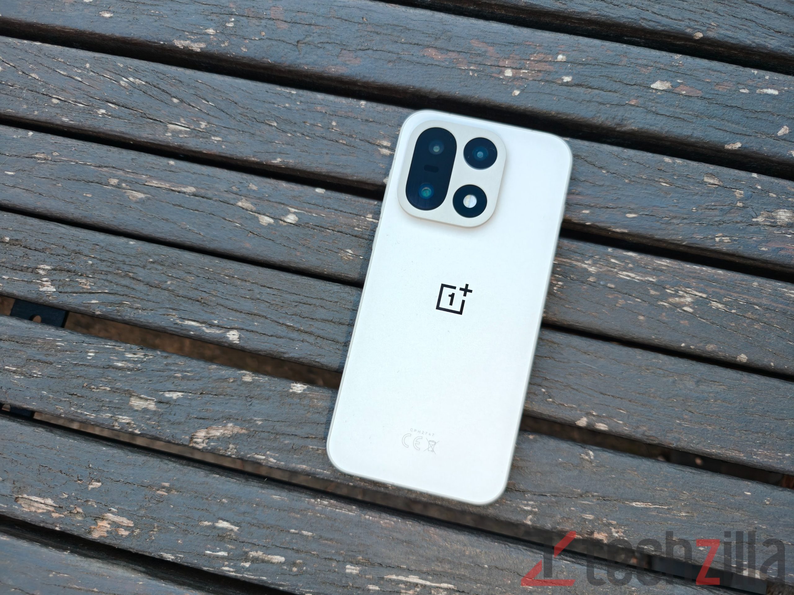 Recensione OnePlus 15: autonomia e fluidità da record, ma con qualche ...