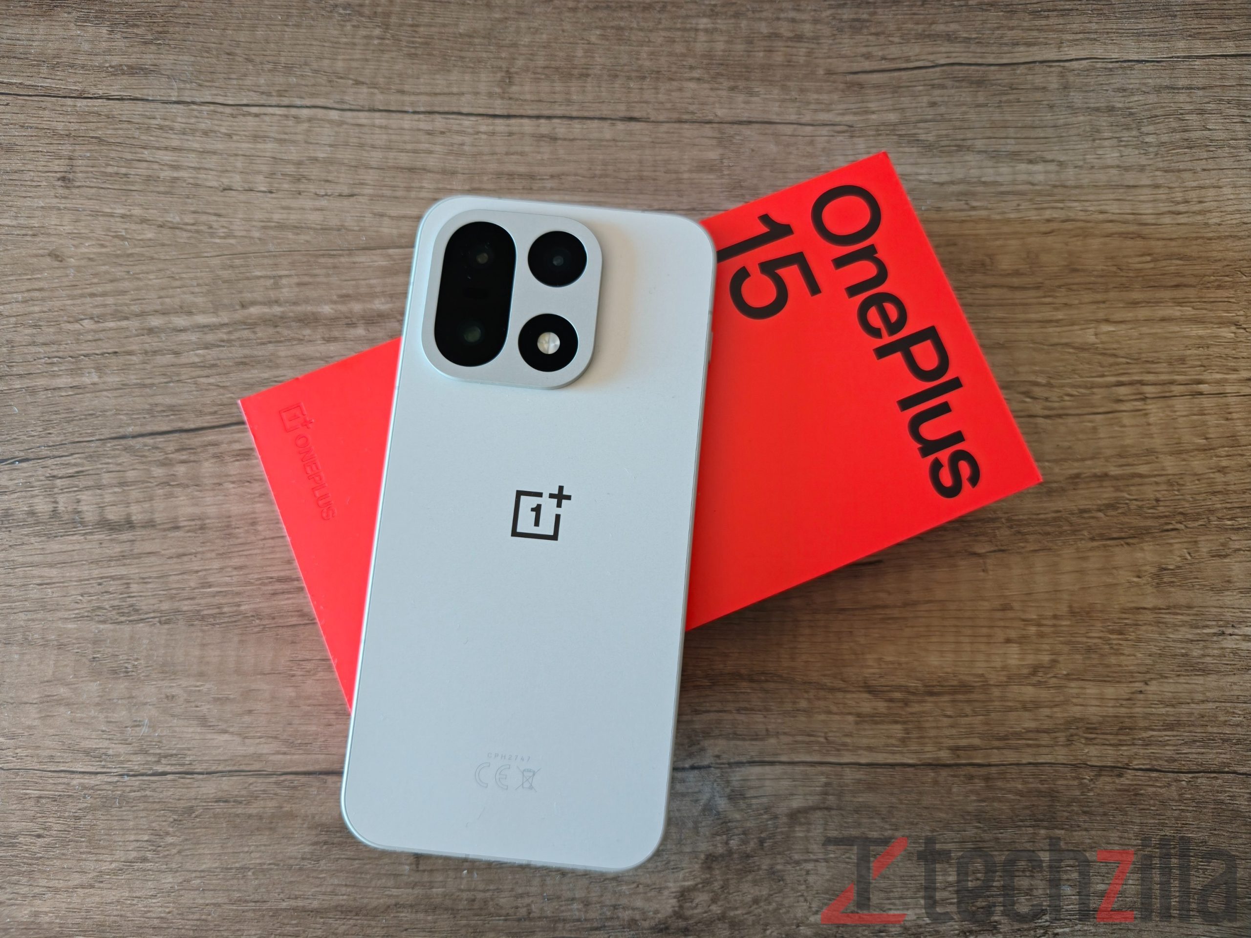 Recensione OnePlus 15: autonomia e fluidità da record, ma con qualche ...